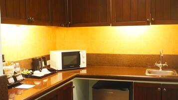 Suíte, 1 quarto | Cozinha americana privada | Geladeira, chaleira elétrica