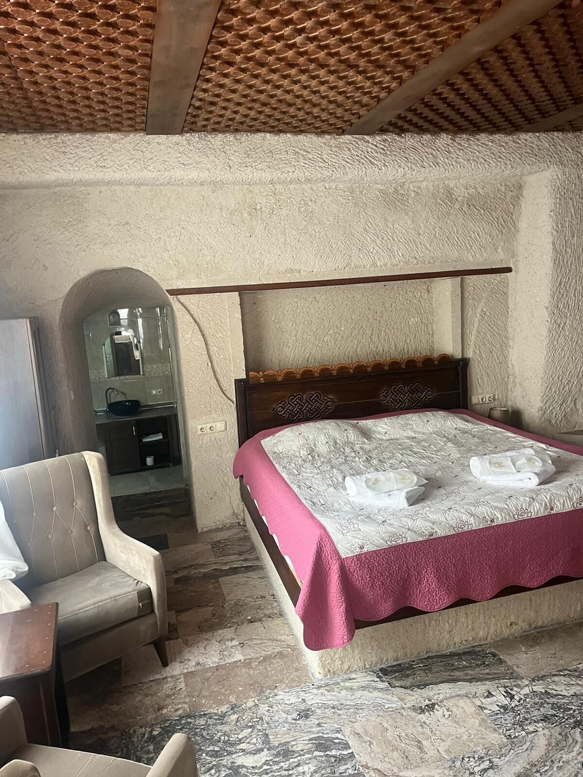 Standard Cave Room | Com decoração personalizada, secretária 