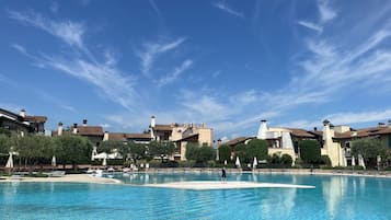 3 piscinas exteriores