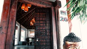 20 Tox Master (1 King) | 1 quarto, secretária adequada para computadores portáteis