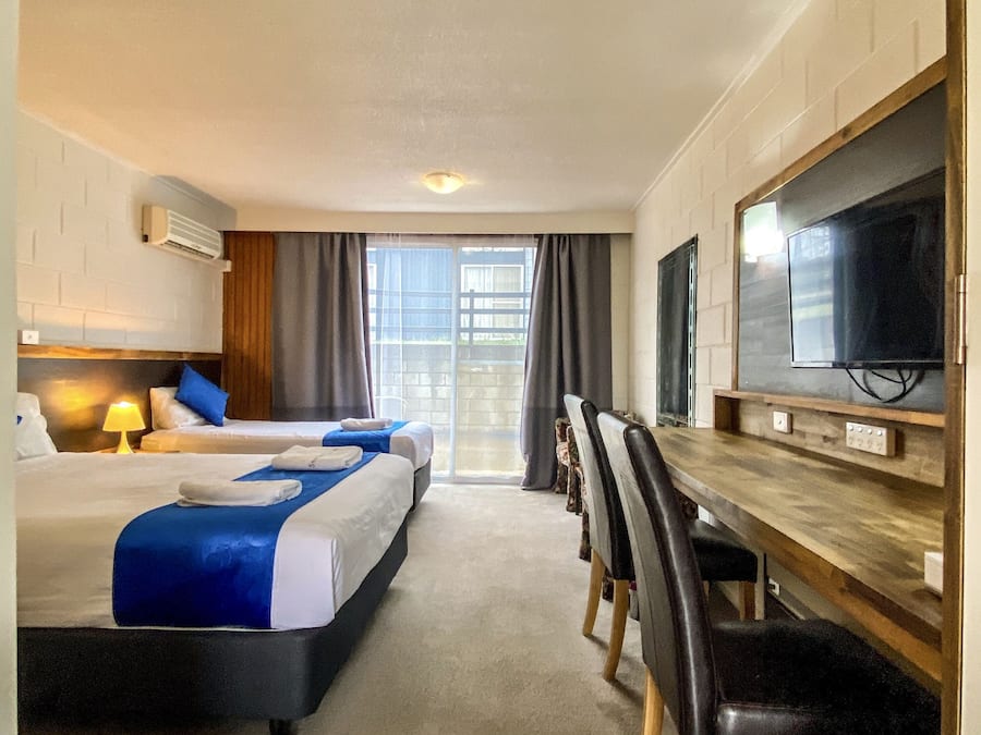 Quarto triplo luxo | Escrivaninha, Wi-Fi de cortesia, roupa de cama