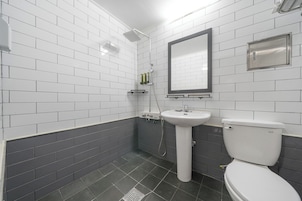Quarto Duplo Deluxe, vista para o oceano | Casa de banho