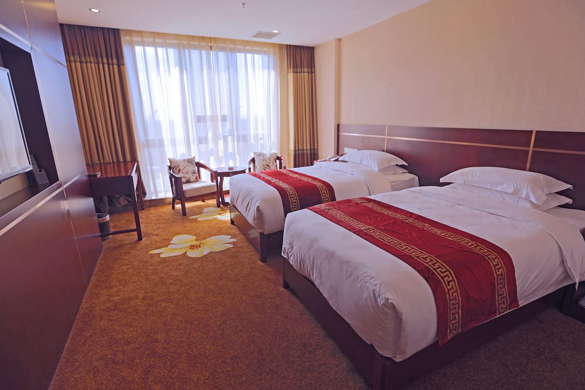 Quarto duplo luxo | Frigobar, cofres nos quartos, escrivaninha, cortinas blackout