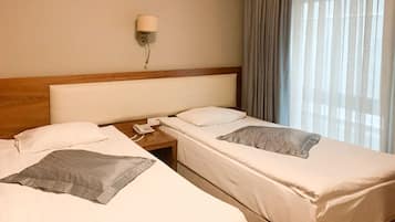 Standard Twin Room | Lençóis italianos Frette, roupa de alta qualidade, edredões de penas