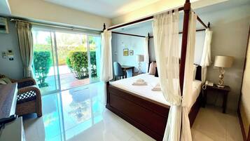 Quarto Deluxe | Secretária, camas desdobráveis