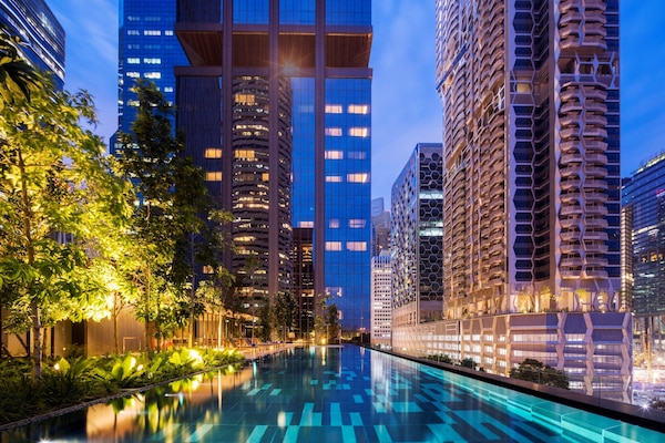 Piscina exterior, toldos gratuitos
