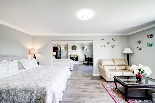Butterfly Manor Bed & Breakfast - Niagara Falls