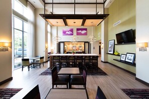 Café da manhã com buffet grátis todos os dias