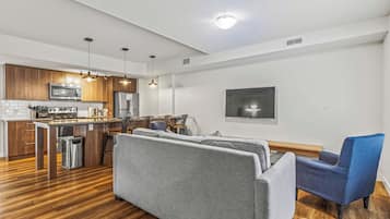 Condo, 3 quartos (with bunk beds) | Área de estar | TV de tela plana
