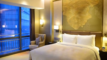 Quarto, 1 cama King, acessível, para não fumantes | 1 quarto, frigobar, cofres nos quartos, escrivaninha