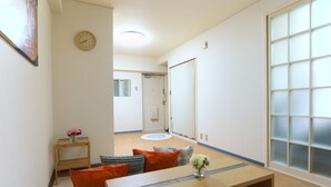 Quarto (For 7 People, Room 703)