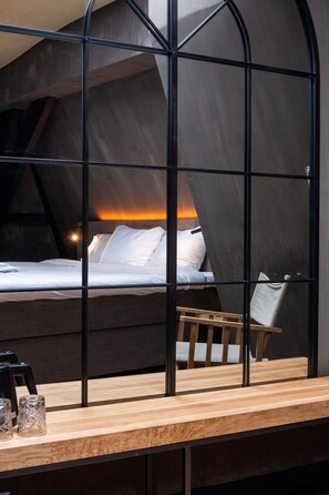 Queen | Roupa de alta qualidade, cofre no quarto, com decoração personalizada