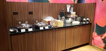 Café da manhã continental grátis todos os dias