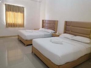 Quarto Familiar | Secretária, Wi-fi grátis, roupa de cama fornecida 