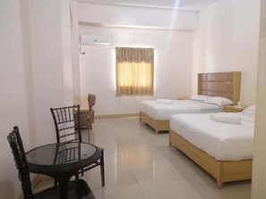 Quarto Familiar | Secretária, Wi-fi grátis, roupa de cama fornecida 