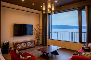 Quarto Quádruplo Comfort, não fumadores (Universal Suite 6F) | Vista para o lago