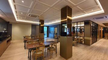 Café da manhã, almoço e jantar