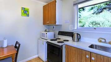 Micro-ondas, fogão, cooktop, cafeteira/chaleira