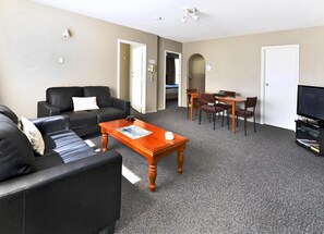 TV de tela plana 32 polegadas com canais via satélite, TV, DVD player