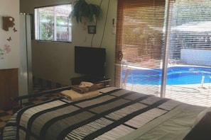Estúdio, vista para a piscina | 1 quarto, roupa de alta qualidade, quartos insonorizados 