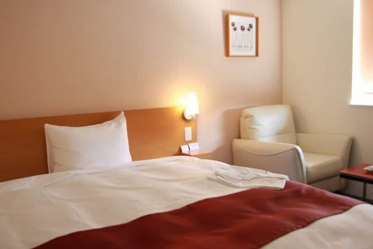 Cofres nos quartos, escrivaninha, Wi-Fi de cortesia, roupa de cama