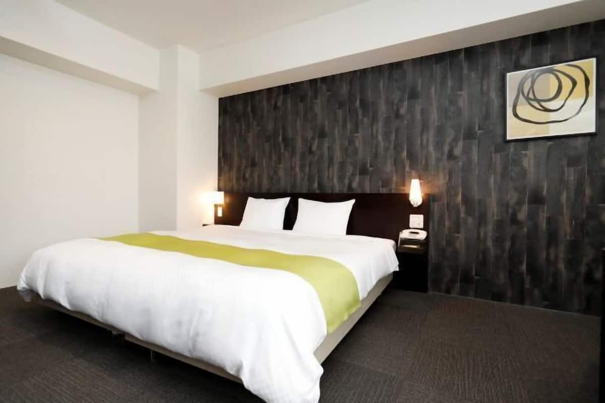 Cofres nos quartos, escrivaninha, Wi-Fi de cortesia, roupa de cama