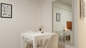 Estúdio | Opções para refeição no quarto