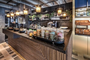 Pequeno-almoço tipo buffet diário mediante uma taxa