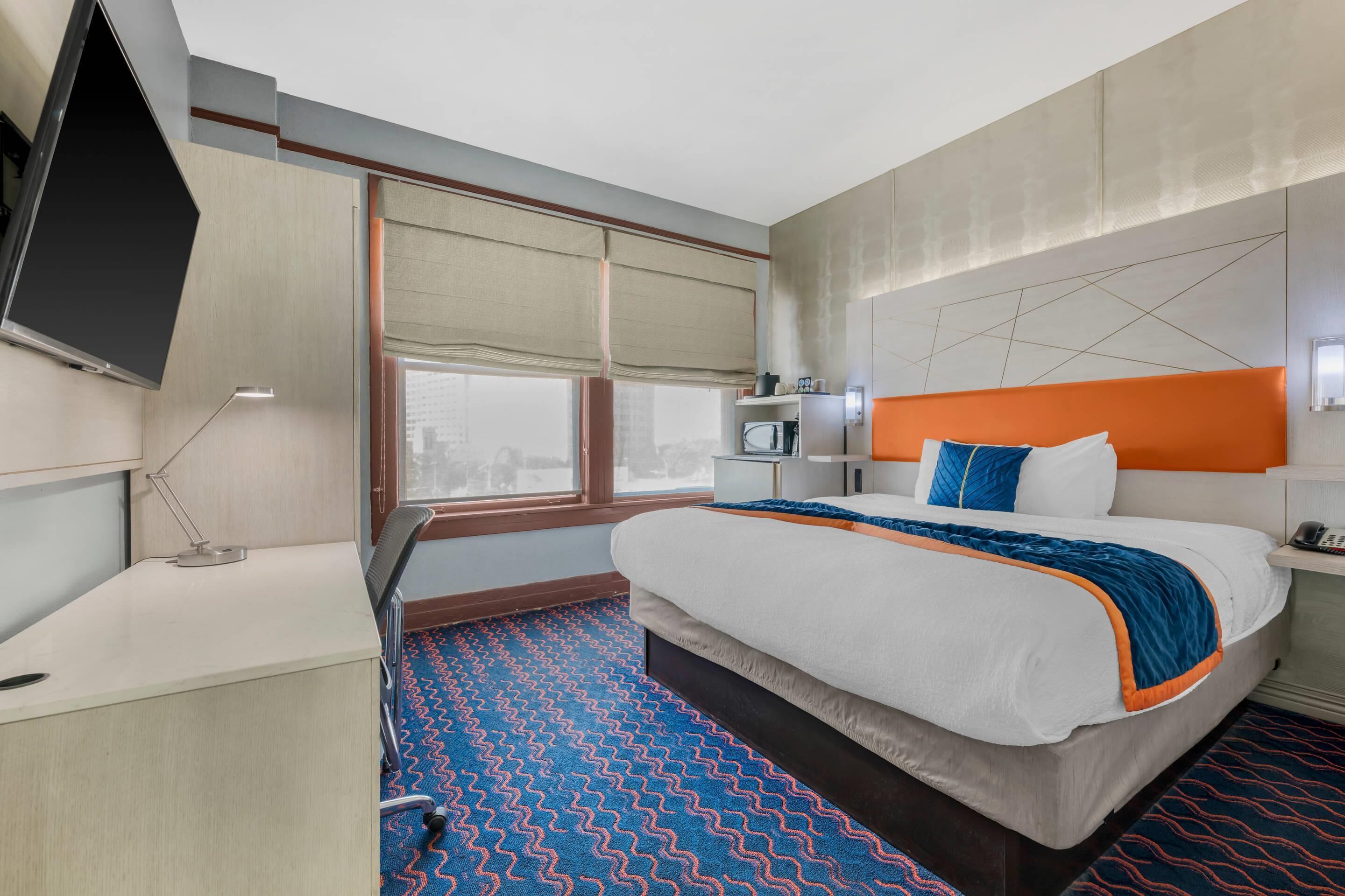 Roupa de alta qualidade, cofre no quarto, secretária 