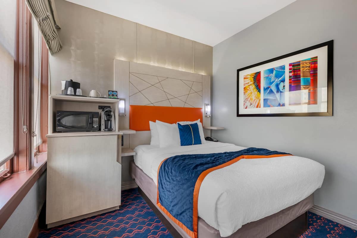 Quarto Standard, 1 cama king-size, não fumadores | Roupa de alta qualidade, cofre no quarto, secretária