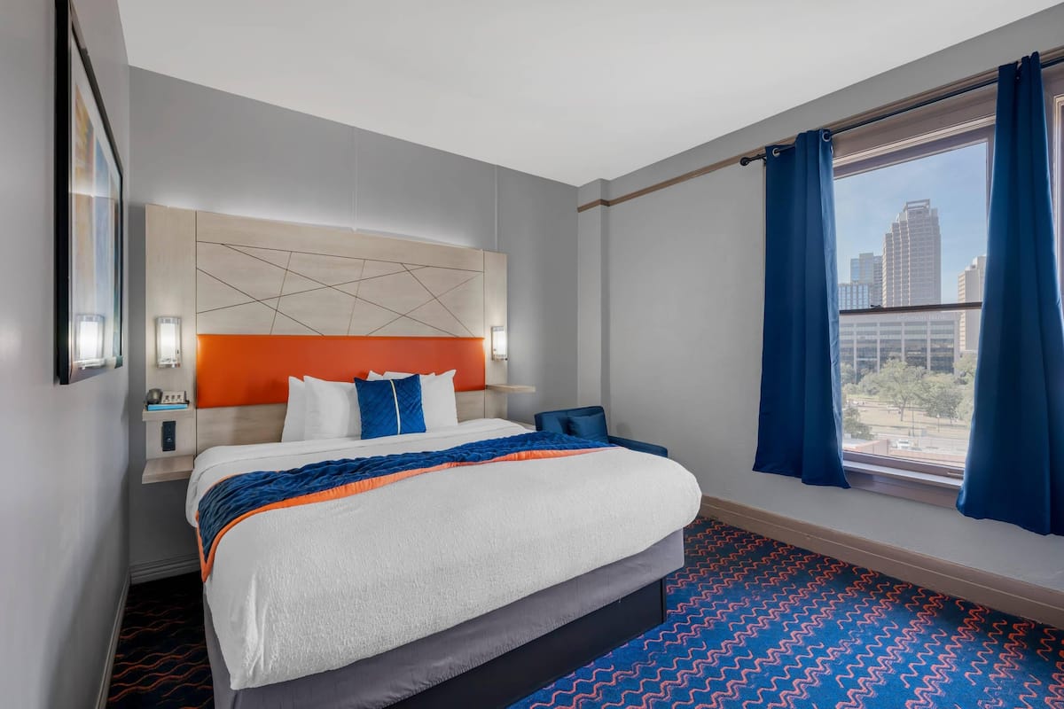 Quarto Standard, 1 cama king-size, não fumadores | Roupa de alta qualidade, cofre no quarto, secretária