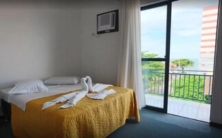 Minibar, cortinas/cortinados opacos, ferro/tábua de engomar 