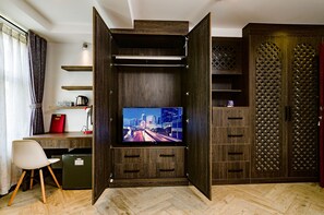 Quarto (VIP ) | Cofres nos quartos, escrivaninha, quartos à prova de som