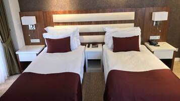 Roupa de alta qualidade, minibar com produtos grátis, cofre no quarto