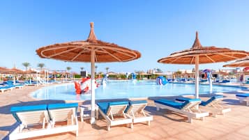 3 piscinas externas, guarda-sóis, espreguiçadeiras