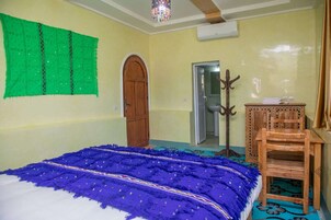 Quarto Duplo, terraço | Casa de banho | Um polibã, artigos de higiene pessoal grátis, um secador de cabelo 