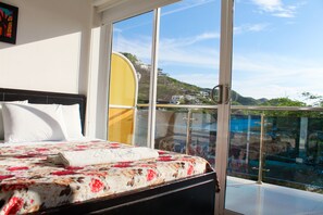 Quarto Duplo, varanda | Cortinas/cortinados opacos, Wi-fi grátis, roupa de cama fornecida 