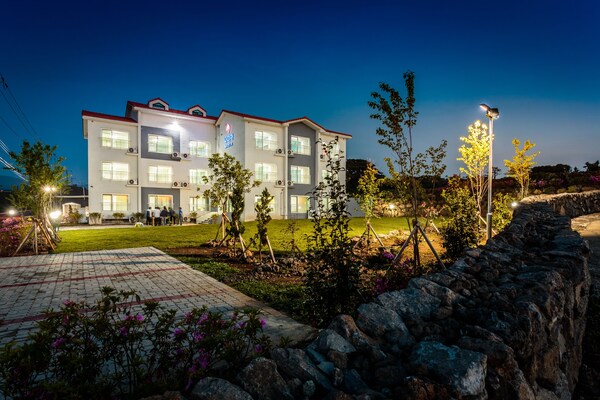 Nadia Pension - Jeju-si