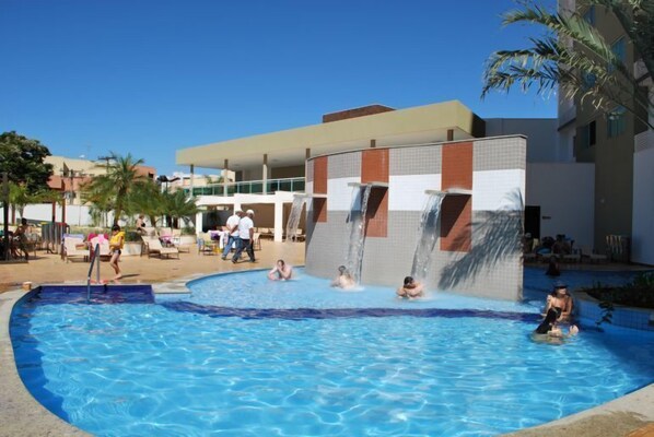 9 piscinas externas