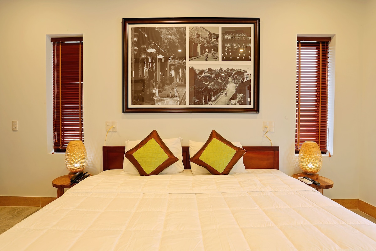 Frigobar, cofres nos quartos, escrivaninha, cortinas blackout