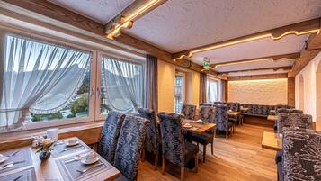 Pequeno-almoço tipo buffet diário incluído