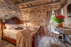 Roupa de alta qualidade, minibar, cofre no quarto 