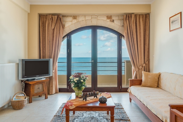 Apartamento Básico, 2 quartos (Aphrodite) | Vista para a praia ou o mar