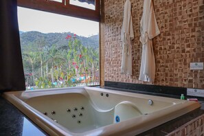 Chalé Standard, banheira de hidromassagem, vista para o lago | Minibar, Wi-fi grátis 
