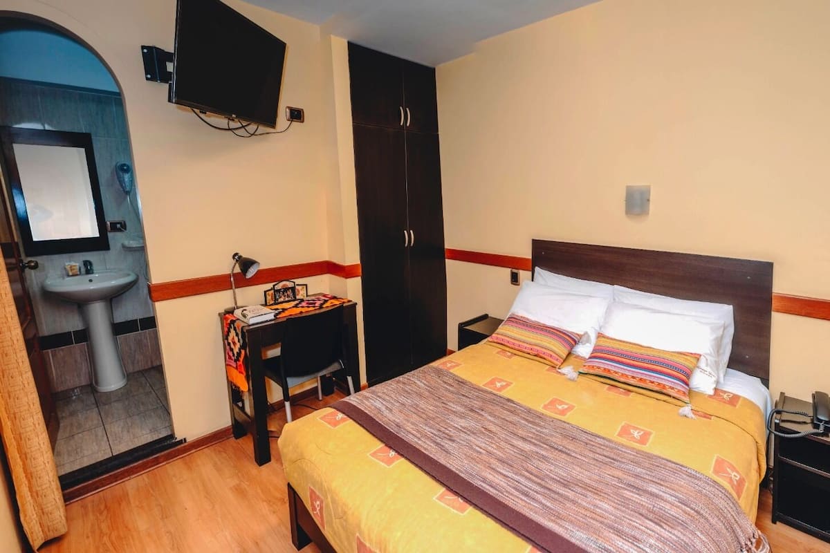 Quarto Duplo, 1 cama de casal | Cofre no quarto, com decoração personalizada