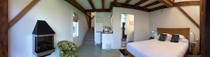 Quarto, casa de banho privativa (Sheep Barn 1) | Edredões de penas, ferro/tábua de engomar, Wi-fi grátis 