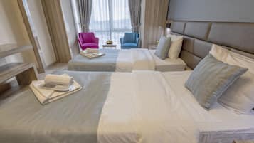 Quarto Twin Deluxe | 1 quarto, roupa de alta qualidade, cofre no quarto, secretária
