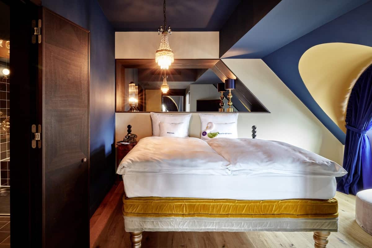 Peacock Suite | Roupa de alta qualidade, edredões de penas, minibar grátis