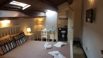 Quarto Duplo Standard | Roupa de alta qualidade, minibar, secretária, quartos insonorizados