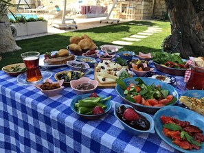 Pequeno-almoço completo diário incluído